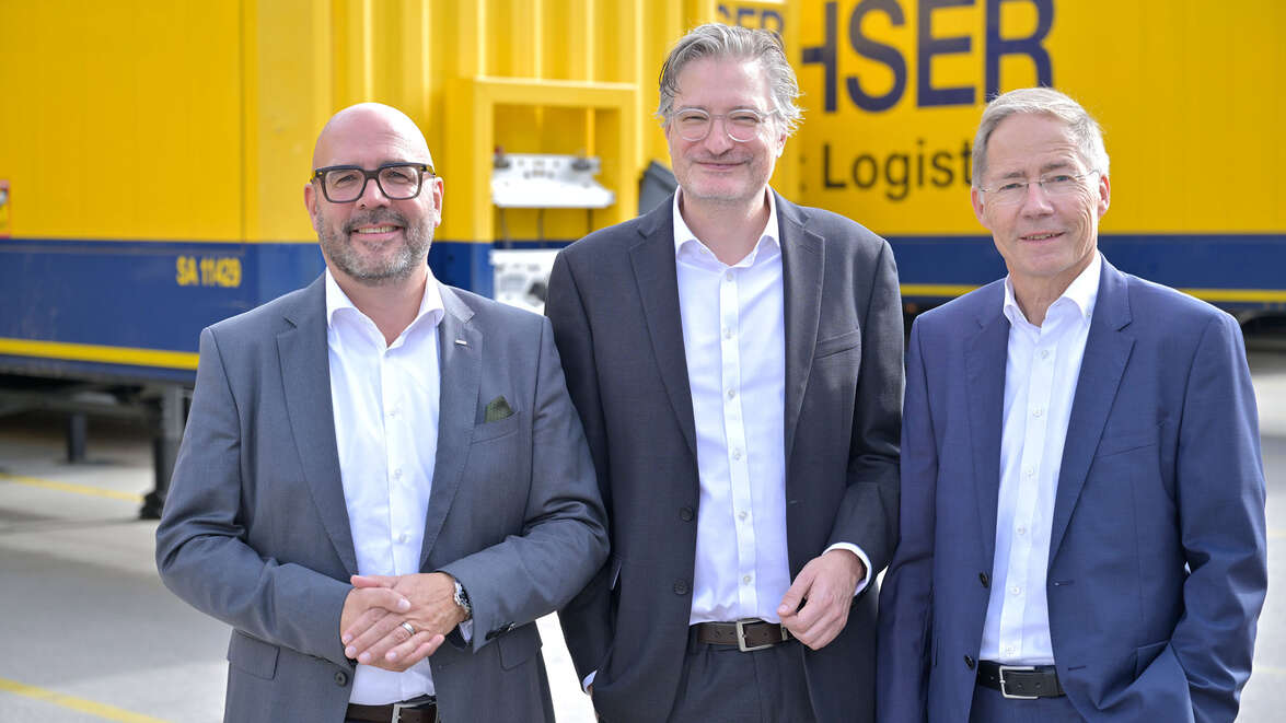 Making dynamic adjustments to logistics networks